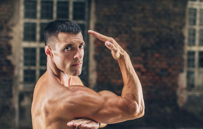 The ultimate arm workout tutorial is here! 6 exercises to tear your arm ...