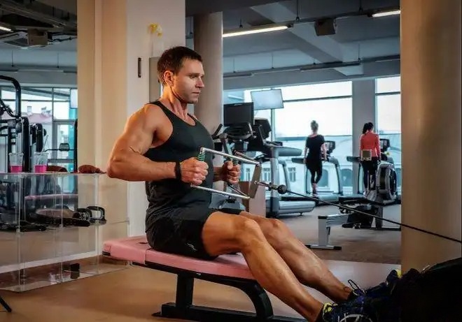 How should fitness beginners do strength training? One method with four ...
